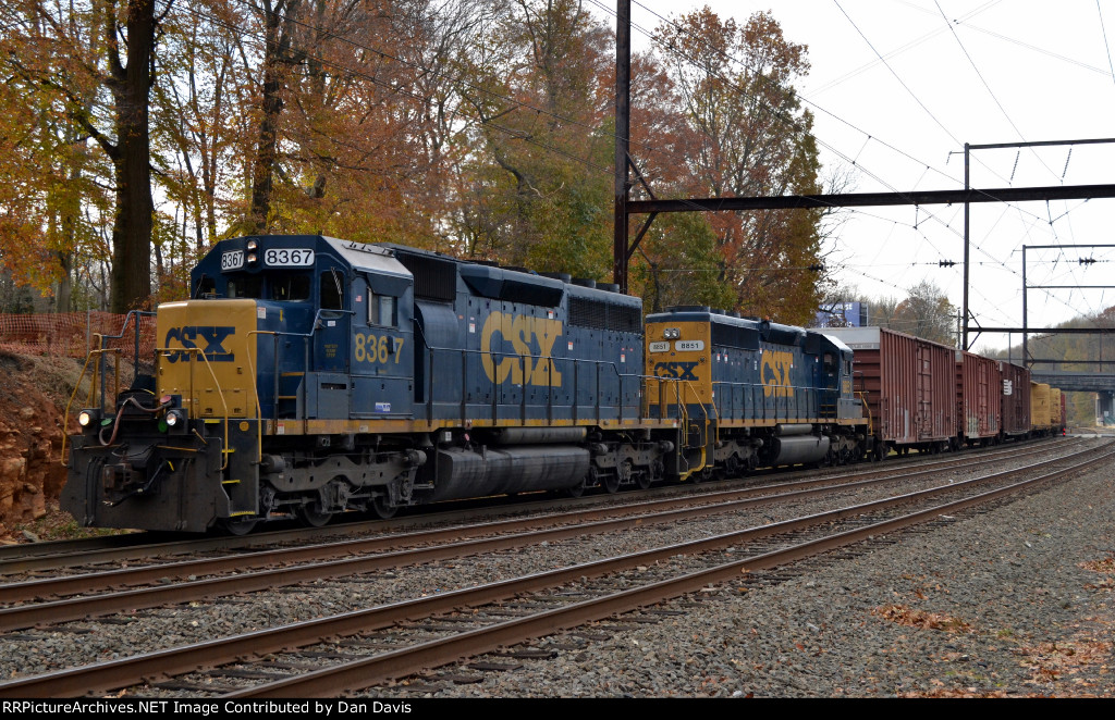 CSX SD40-2 8367 leads Q418-10